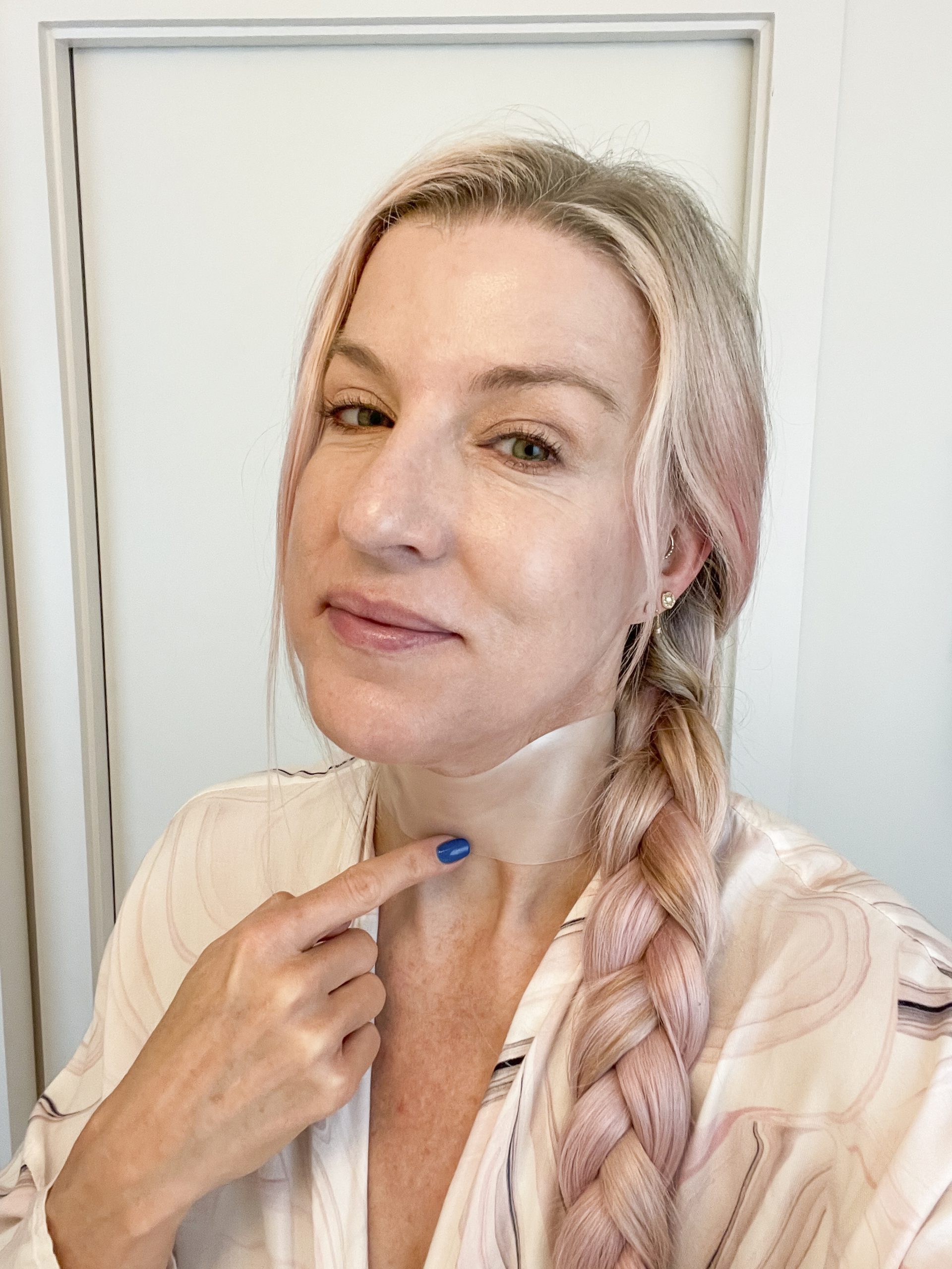 Neck Wrinkles: Treat & Get Rid of Neck Lines or "Tech Neck"